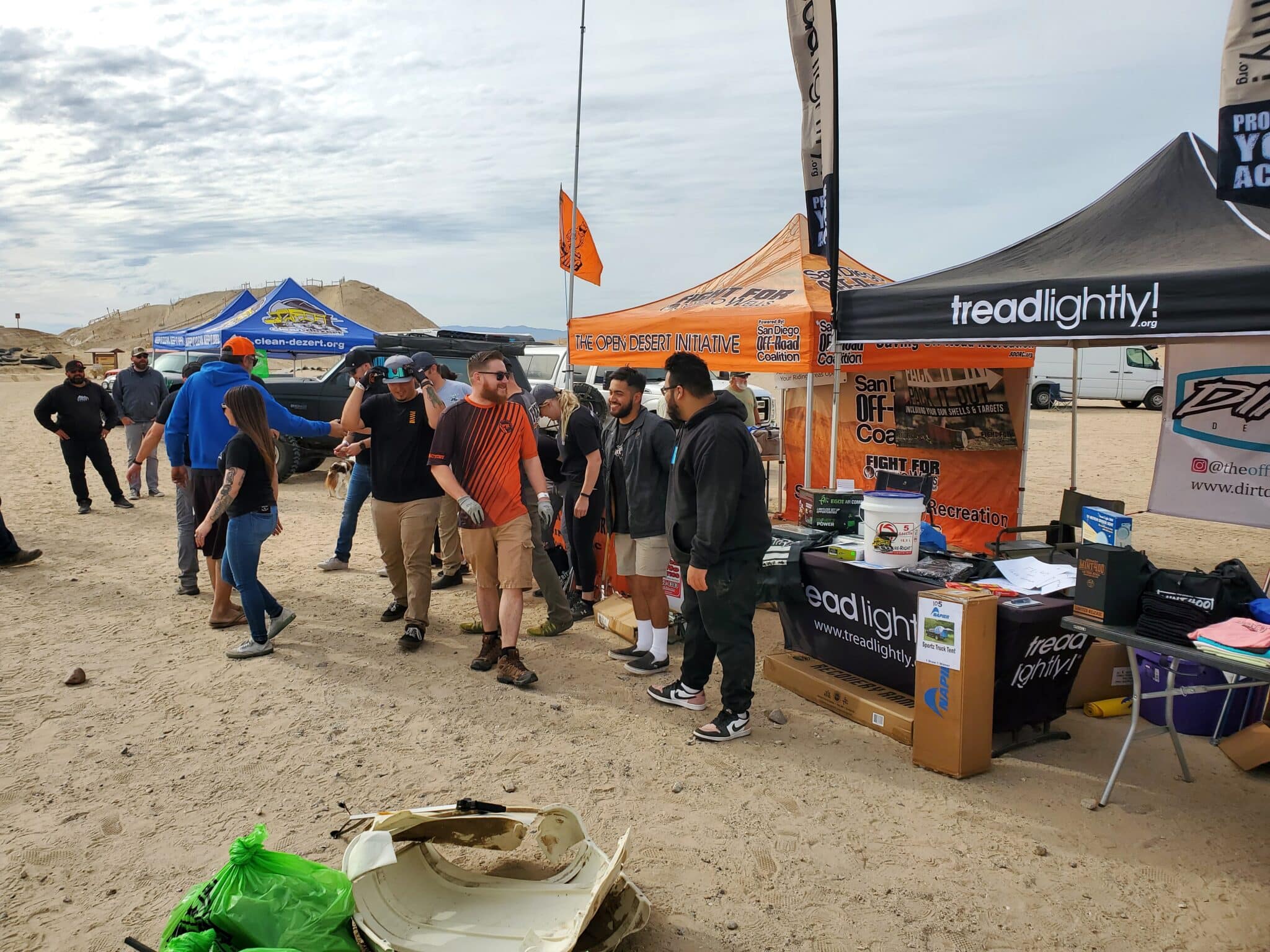 Tread Lightly! And Clean-Dezert Clean Up Truckhaven | Off-Road Expo
